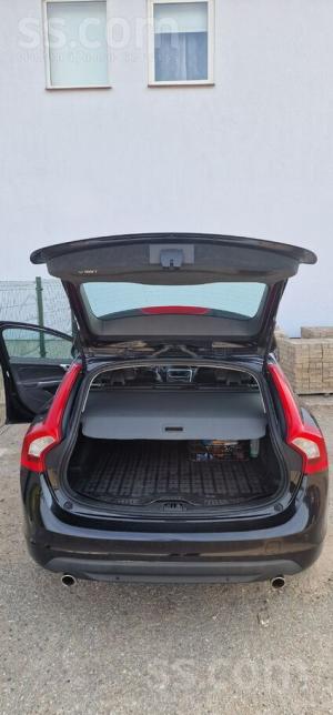 Black Volvo V60 2011 in Valmiera, with an engine capacity of 2.40 L and mileage of 259 thousand km for 6299 €, photo 14 on AUTOMOTO.COM.LV