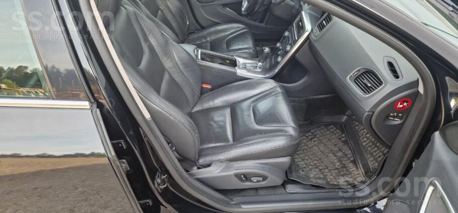 Black Volvo V60 2011 in Valmiera, with an engine capacity of 2.40 L and mileage of 259 thousand km for 6299 €, photo 16 on AUTOMOTO.COM.LV