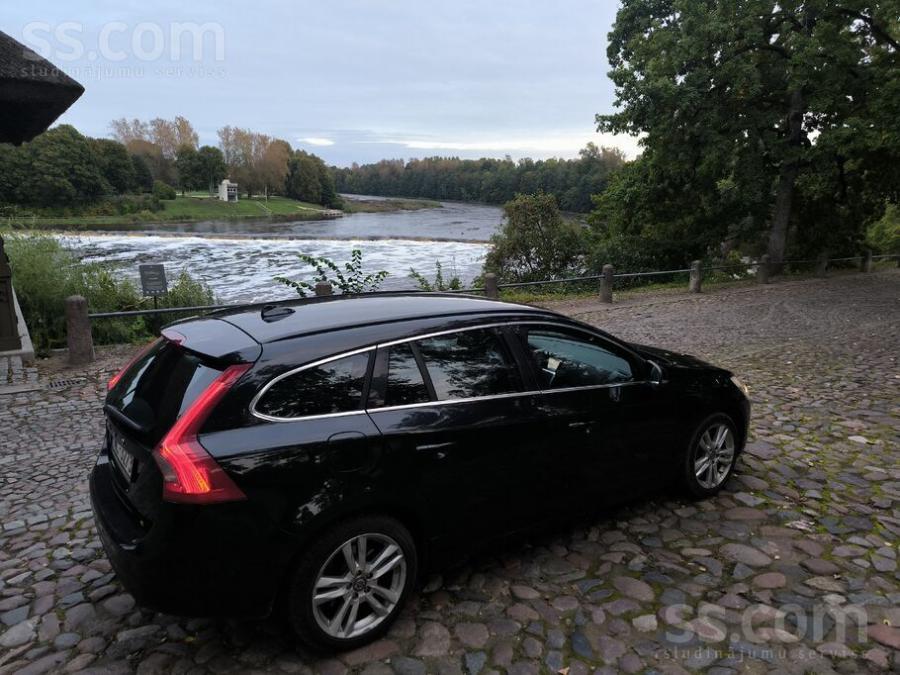 Black Volvo V60 2011 in Kuldiga, with an engine capacity of 2.00 L and mileage of 326 thousand km for 4800 €, photo 1 on AUTOMOTO.COM.LV