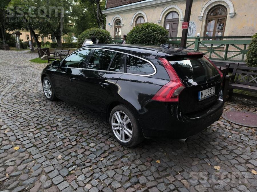 Black Volvo V60 2011 in Kuldiga, with an engine capacity of 2.00 L and mileage of 326 thousand km for 4800 €, photo 3 on AUTOMOTO.COM.LV
