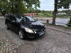 Black Volvo V60 2011 in Kuldiga, with an engine capacity of 2.00 L and mileage of 326 thousand km for 4800 €, photo 4 on AUTOMOTO.COM.LV
