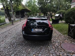 Black Volvo V60 2011 in Kuldiga, with an engine capacity of 2.00 L and mileage of 326 thousand km for 4800 €, photo 6 on AUTOMOTO.COM.LV