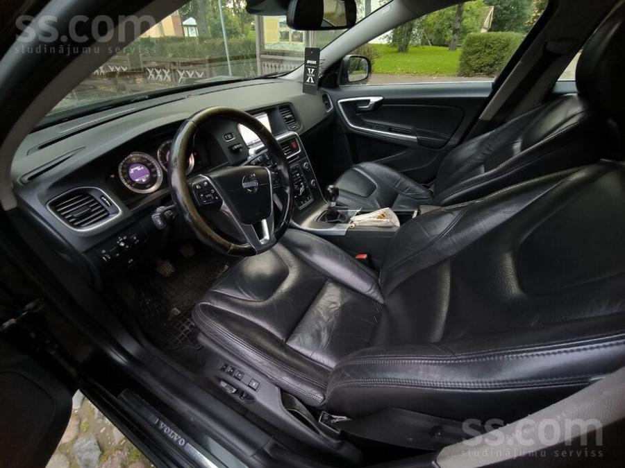 Black Volvo V60 2011 in Kuldiga, with an engine capacity of 2.00 L and mileage of 326 thousand km for 4800 €, photo 7 on AUTOMOTO.COM.LV