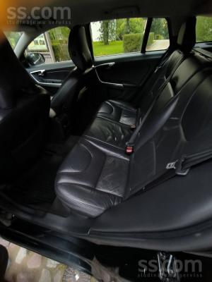 Black Volvo V60 2011 in Kuldiga, with an engine capacity of 2.00 L and mileage of 326 thousand km for 4800 €, photo 8 on AUTOMOTO.COM.LV