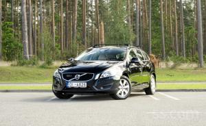 Black Volvo V60 2011 in Riga, with an engine capacity of 2.00 L and mileage of 349 thousand km for 5990 €, photo  on AUTOMOTO.COM.LV