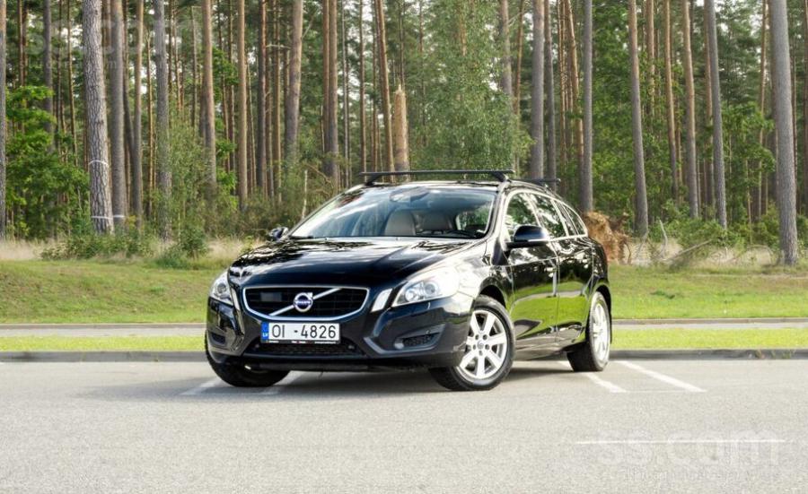 Black Volvo V60 2011 in Riga, with an engine capacity of 2.00 L and mileage of 349 thousand km for 5990 €, photo 1 on AUTOMOTO.COM.LV