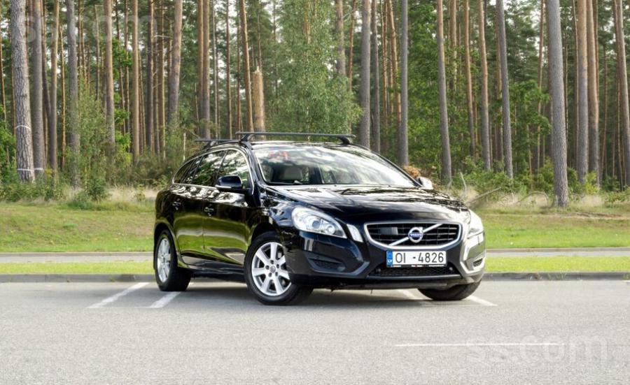 Black Volvo V60 2011 in Riga, with an engine capacity of 2.00 L and mileage of 349 thousand km for 5990 €, photo 3 on AUTOMOTO.COM.LV