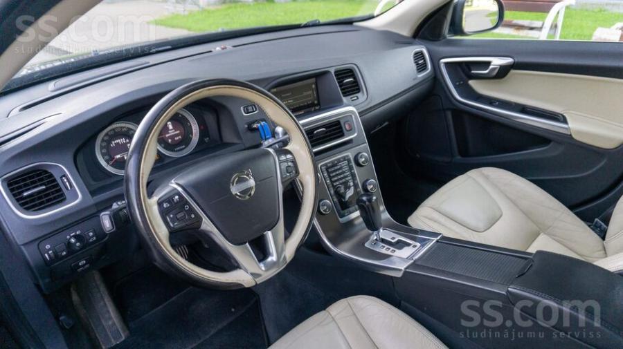 Black Volvo V60 2011 in Riga, with an engine capacity of 2.00 L and mileage of 349 thousand km for 5990 €, photo 10 on AUTOMOTO.COM.LV