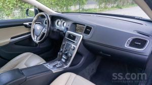 Black Volvo V60 2011 in Riga, with an engine capacity of 2.00 L and mileage of 349 thousand km for 5990 €, photo 11 on AUTOMOTO.COM.LV