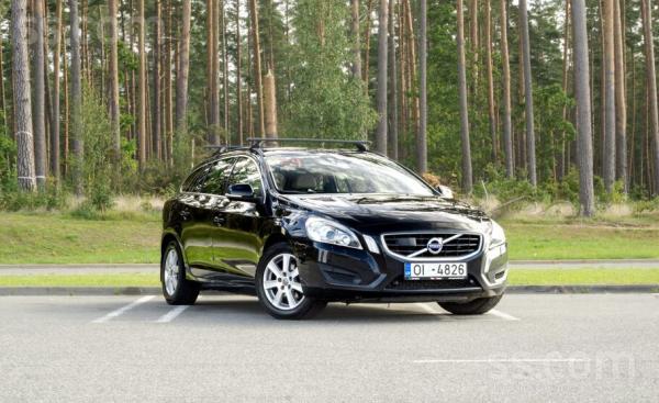Melns Volvo V60 2011 Rīga, ar dzinēja tilpumu 2.00 L un nobraukumu 349 tūkst. km par 5990 €, foto 3 vietnē AUTOMOTO.COM.LV