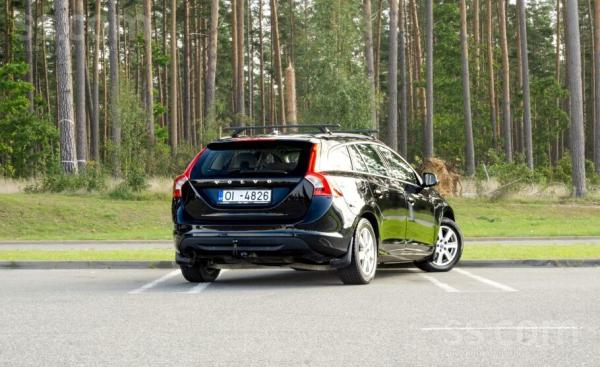 Melns Volvo V60 2011 Rīga, ar dzinēja tilpumu 2.00 L un nobraukumu 349 tūkst. km par 5990 €, foto 6 vietnē AUTOMOTO.COM.LV
