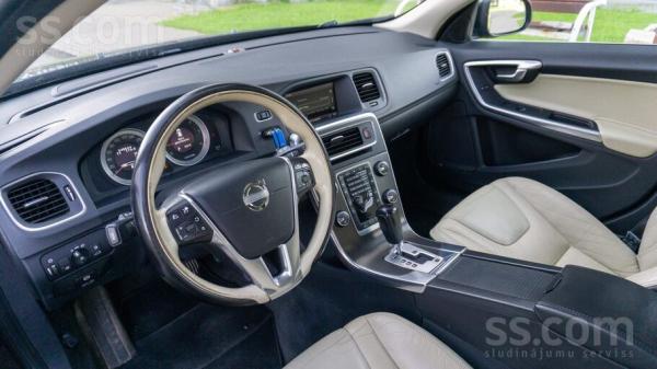 Melns Volvo V60 2011 Rīga, ar dzinēja tilpumu 2.00 L un nobraukumu 349 tūkst. km par 5990 €, foto 10 vietnē AUTOMOTO.COM.LV