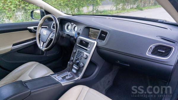 Melns Volvo V60 2011 Rīga, ar dzinēja tilpumu 2.00 L un nobraukumu 349 tūkst. km par 5990 €, foto 11 vietnē AUTOMOTO.COM.LV