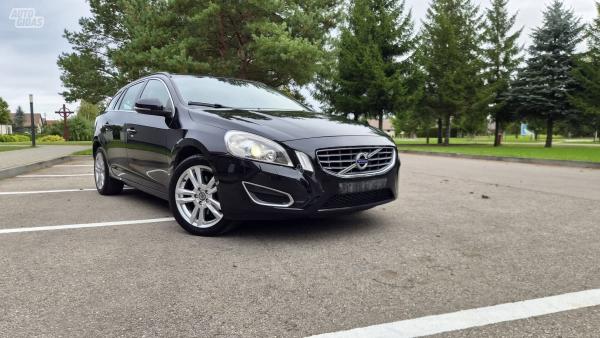 Melns Volvo V60 2011 Kauņa, ar dzinēja tilpumu 2.00 L un nobraukumu 316 tūkst. km par 5350 €, foto 1 vietnē AUTOMOTO.COM.LV