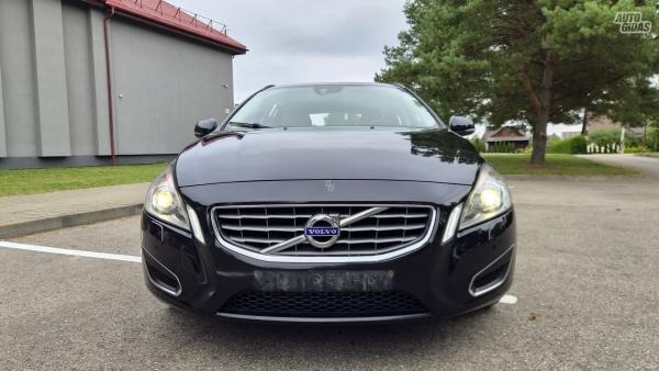 Melns Volvo V60 2011 Kauņa, ar dzinēja tilpumu 2.00 L un nobraukumu 316 tūkst. km par 5350 €, foto 5 vietnē AUTOMOTO.COM.LV