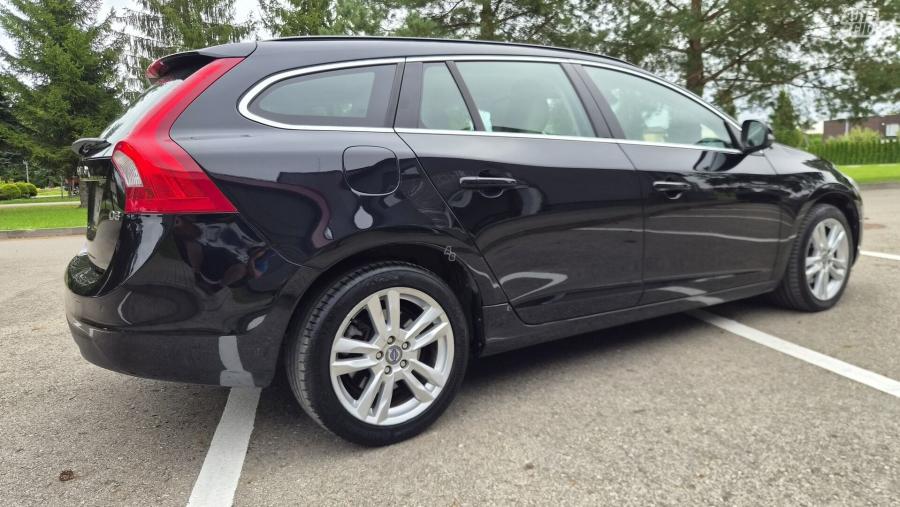 Black Volvo V60 2011 in Kaunas, with an engine capacity of 2.00 L and mileage of 316 thousand km for 5350 €, photo 10 on AUTOMOTO.COM.LV