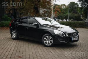 Черный Вольво B60 2011 в Рига, объемом двигателя 2.40 л и пробегом 330 тыс. км за 5000 €, фото  на AUTOMOTO.COM.LV