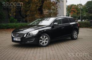 Black Volvo V60 2011 in Riga, with an engine capacity of 2.40 L and mileage of 330 thousand km for 5000 €, photo 4 on AUTOMOTO.COM.LV