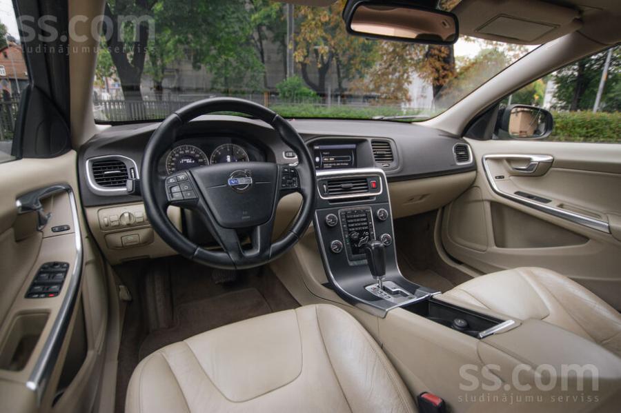 Black Volvo V60 2011 in Riga, with an engine capacity of 2.40 L and mileage of 330 thousand km for 5000 €, photo 6 on AUTOMOTO.COM.LV