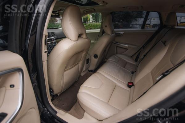 Black Volvo V60 2011 in Riga, with an engine capacity of 2.40 L and mileage of 330 thousand km for 5000 €, photo 7 on AUTOMOTO.COM.LV