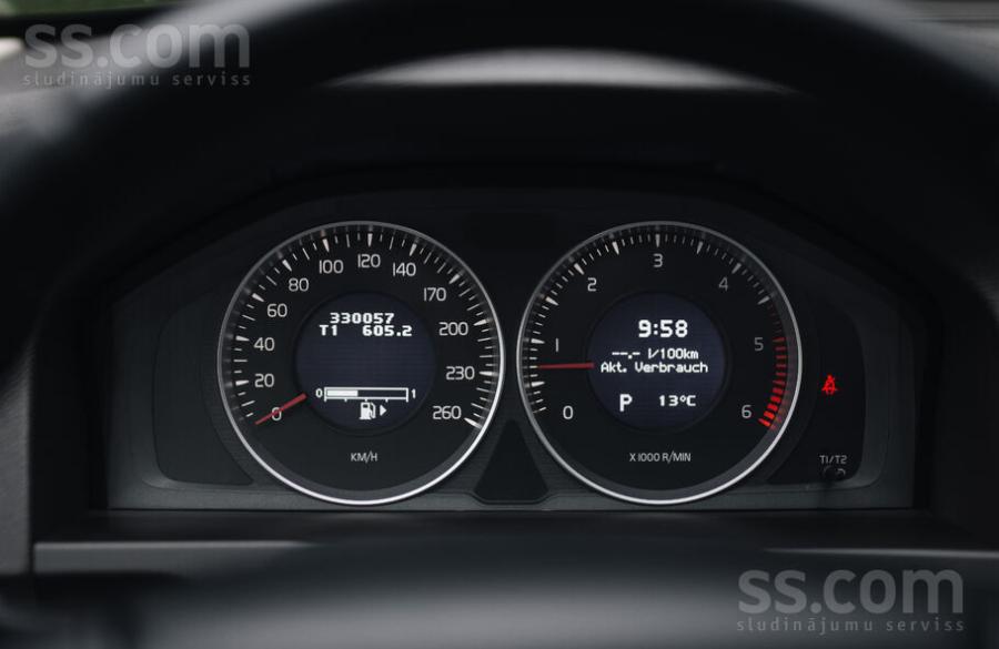Black Volvo V60 2011 in Riga, with an engine capacity of 2.40 L and mileage of 330 thousand km for 5000 €, photo 8 on AUTOMOTO.COM.LV