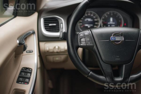 Black Volvo V60 2011 in Riga, with an engine capacity of 2.40 L and mileage of 330 thousand km for 5000 €, photo 9 on AUTOMOTO.COM.LV