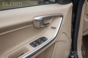 Black Volvo V60 2011 in Riga, with an engine capacity of 2.40 L and mileage of 330 thousand km for 5000 €, photo 11 on AUTOMOTO.COM.LV