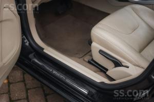 Black Volvo V60 2011 in Riga, with an engine capacity of 2.40 L and mileage of 330 thousand km for 5000 €, photo 12 on AUTOMOTO.COM.LV