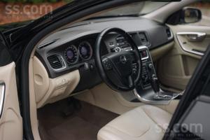 Black Volvo V60 2011 in Riga, with an engine capacity of 2.40 L and mileage of 330 thousand km for 5000 €, photo 15 on AUTOMOTO.COM.LV
