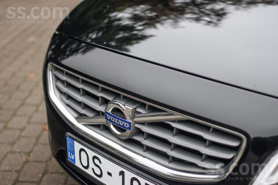 Black Volvo V60 2011 in Riga, with an engine capacity of 2.40 L and mileage of 330 thousand km for 5000 €, photo 17 on AUTOMOTO.COM.LV