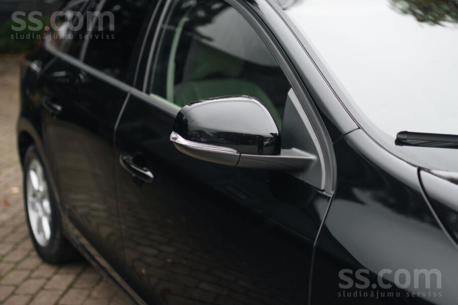Black Volvo V60 2011 in Riga, with an engine capacity of 2.40 L and mileage of 330 thousand km for 5000 €, photo 22 on AUTOMOTO.COM.LV