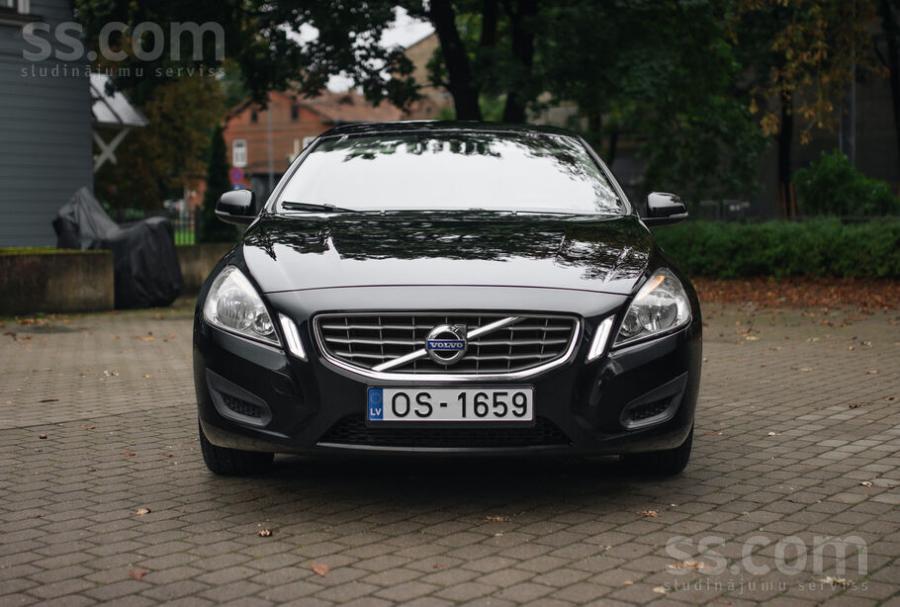 Black Volvo V60 2011 in Riga, with an engine capacity of 2.40 L and mileage of 330 thousand km for 5000 €, photo 25 on AUTOMOTO.COM.LV