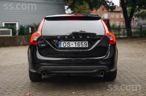Black Volvo V60 2011 in Riga, with an engine capacity of 2.40 L and mileage of 330 thousand km for 5000 €, photo 26 on AUTOMOTO.COM.LV