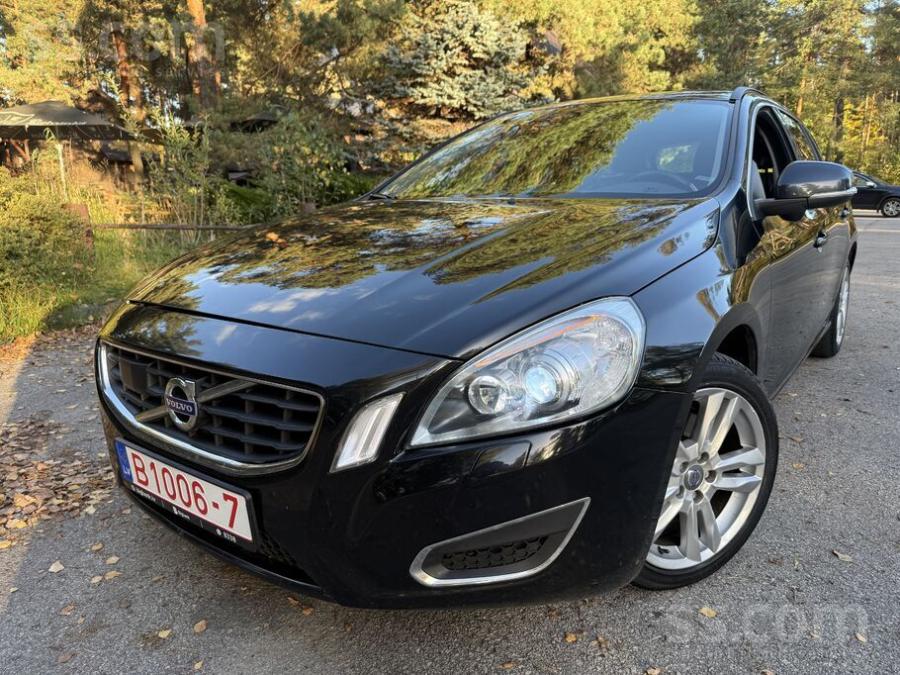 Melns Volvo V60 2011 Rīga, ar dzinēja tilpumu 2.00 L un nobraukumu 328 tūkst. km par 4499 €, foto 1 vietnē AUTOMOTO.COM.LV