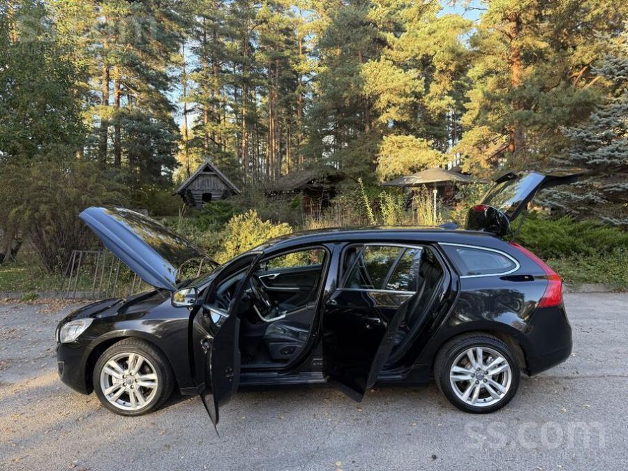 Melns Volvo V60 2011 Rīga, ar dzinēja tilpumu 2.00 L un nobraukumu 328 tūkst. km par 4499 €, foto 18 vietnē AUTOMOTO.COM.LV