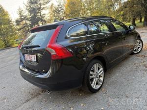 Melns Volvo V60 2011 Rīga, ar dzinēja tilpumu 2.00 L un nobraukumu 328 tūkst. km par 4499 €, foto 21 vietnē AUTOMOTO.COM.LV