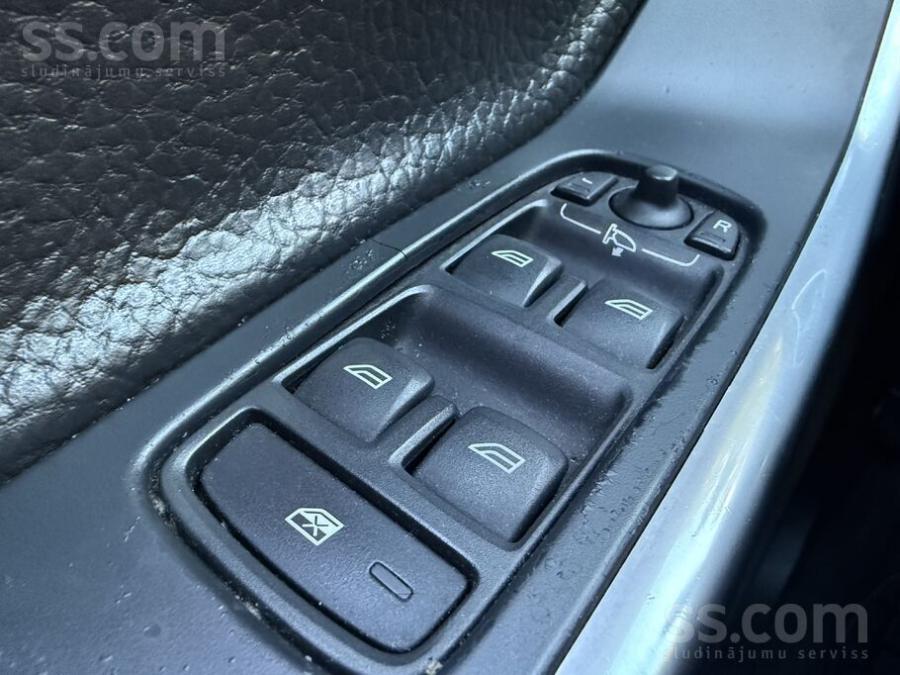 Melns Volvo V60 2011 Rīga, ar dzinēja tilpumu 2.00 L un nobraukumu 328 tūkst. km par 4499 €, foto 24 vietnē AUTOMOTO.COM.LV