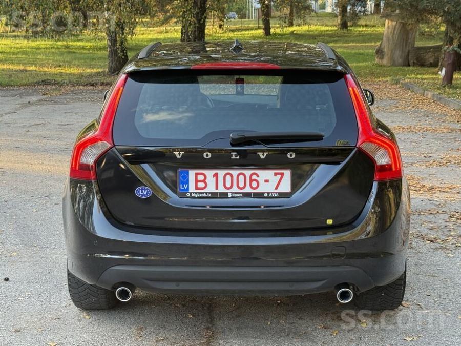 Melns Volvo V60 2011 Rīga, ar dzinēja tilpumu 2.00 L un nobraukumu 328 tūkst. km par 4499 €, foto 26 vietnē AUTOMOTO.COM.LV