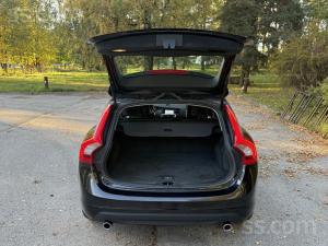 Melns Volvo V60 2011 Rīga, ar dzinēja tilpumu 2.00 L un nobraukumu 328 tūkst. km par 4499 €, foto 27 vietnē AUTOMOTO.COM.LV