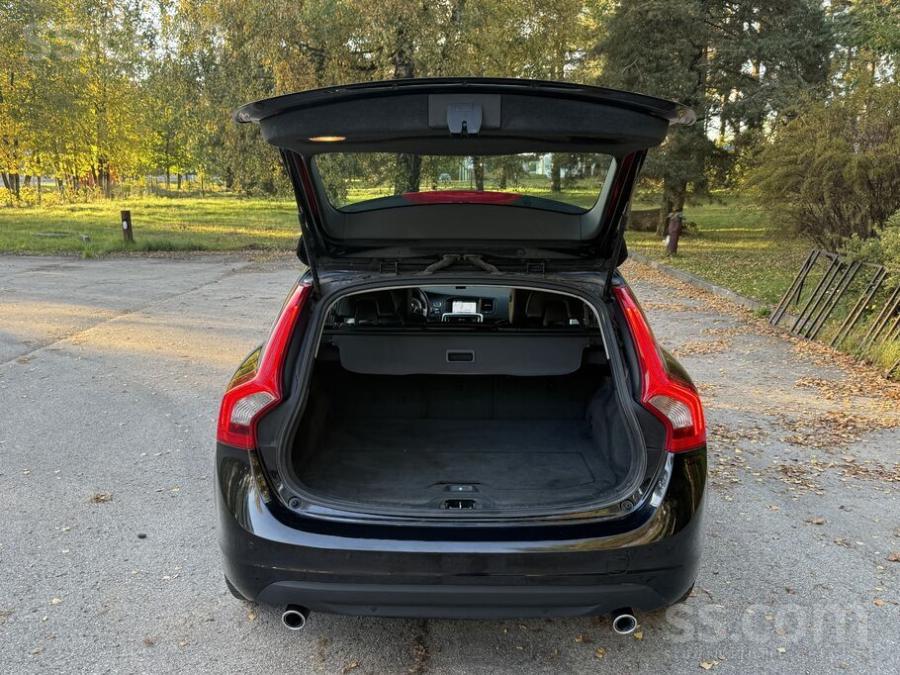 Melns Volvo V60 2011 Rīga, ar dzinēja tilpumu 2.00 L un nobraukumu 328 tūkst. km par 4499 €, foto 27 vietnē AUTOMOTO.COM.LV