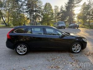 Melns Volvo V60 2011 Rīga, ar dzinēja tilpumu 2.00 L un nobraukumu 328 tūkst. km par 4499 €, foto 28 vietnē AUTOMOTO.COM.LV