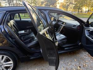 Melns Volvo V60 2011 Rīga, ar dzinēja tilpumu 2.00 L un nobraukumu 328 tūkst. km par 4499 €, foto 36 vietnē AUTOMOTO.COM.LV
