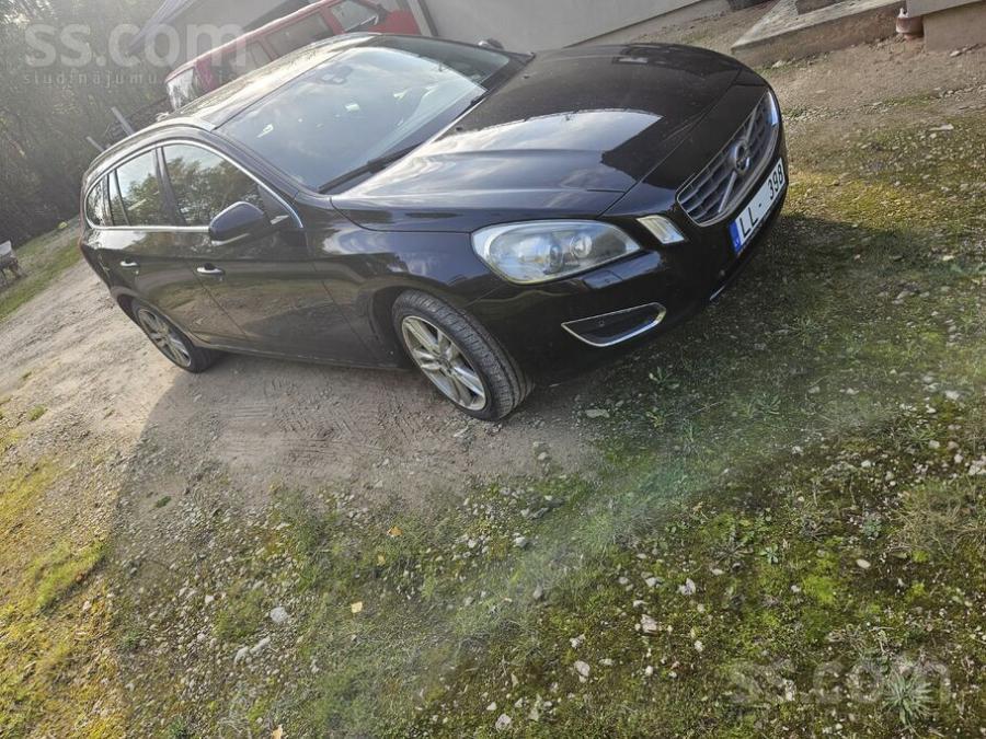 Black Volvo V60 2011 in Balvi, with an engine capacity of 2.40 L and mileage of 380 thousand km for 5500 €, photo 1 on AUTOMOTO.COM.LV