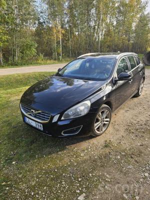 Black Volvo V60 2011 in Balvi, with an engine capacity of 2.40 L and mileage of 380 thousand km for 5500 €, photo 6 on AUTOMOTO.COM.LV