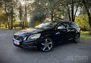 Melns Volvo V60 2011 Jūrmala, ar dzinēja tilpumu 2.40 L un nobraukumu 190 tūkst. km par 7950 €, foto 1 vietnē AUTOMOTO.COM.LV