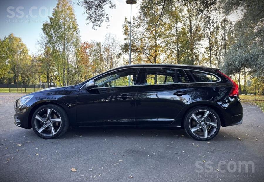 Melns Volvo V60 2011 Jūrmala, ar dzinēja tilpumu 2.40 L un nobraukumu 190 tūkst. km par 7950 €, foto 6 vietnē AUTOMOTO.COM.LV