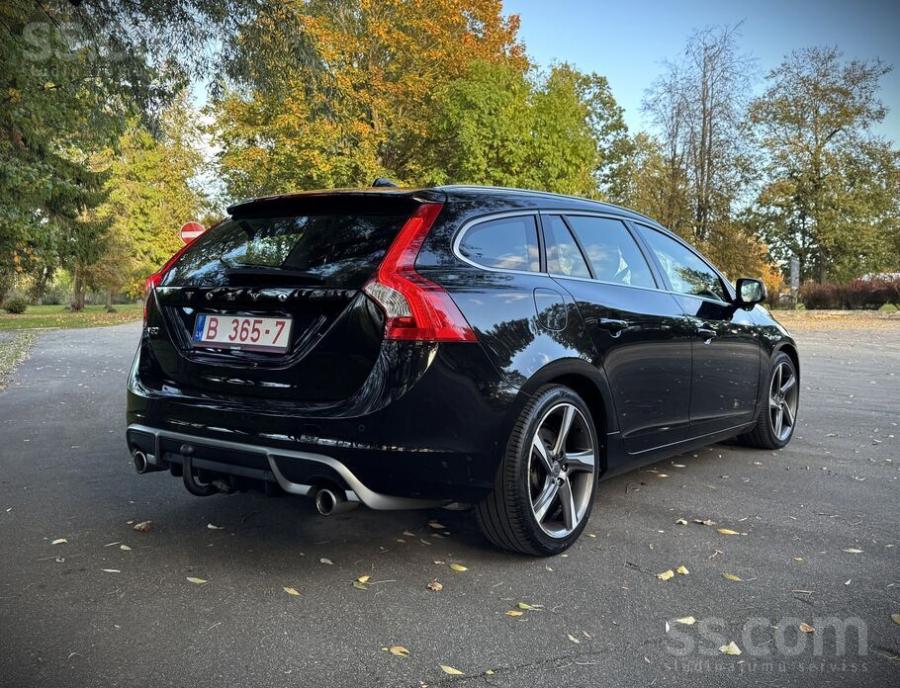 Melns Volvo V60 2011 Jūrmala, ar dzinēja tilpumu 2.40 L un nobraukumu 190 tūkst. km par 7950 €, foto 8 vietnē AUTOMOTO.COM.LV