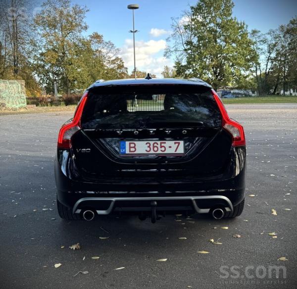 Melns Volvo V60 2011 Jūrmala, ar dzinēja tilpumu 2.40 L un nobraukumu 190 tūkst. km par 7950 €, foto 11 vietnē AUTOMOTO.COM.LV