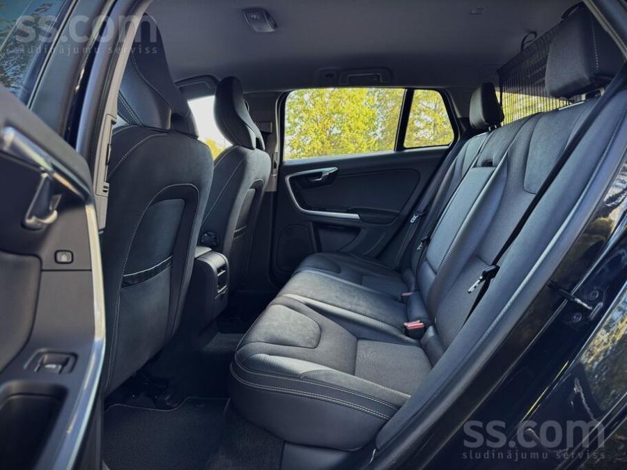 Melns Volvo V60 2011 Jūrmala, ar dzinēja tilpumu 2.40 L un nobraukumu 190 tūkst. km par 7950 €, foto 14 vietnē AUTOMOTO.COM.LV
