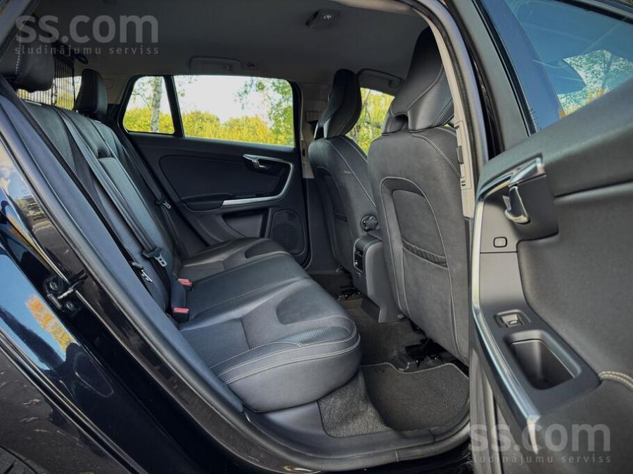 Melns Volvo V60 2011 Jūrmala, ar dzinēja tilpumu 2.40 L un nobraukumu 190 tūkst. km par 7950 €, foto 15 vietnē AUTOMOTO.COM.LV